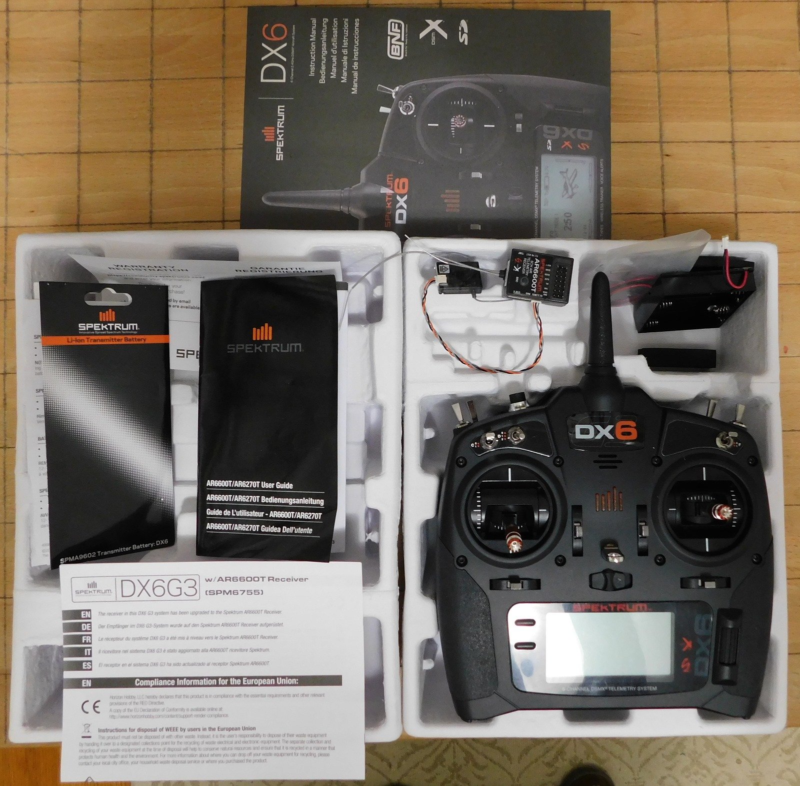 Blade 230 S V2 R/C Helicopter and Spektrum DX6 G3 R/C System ...